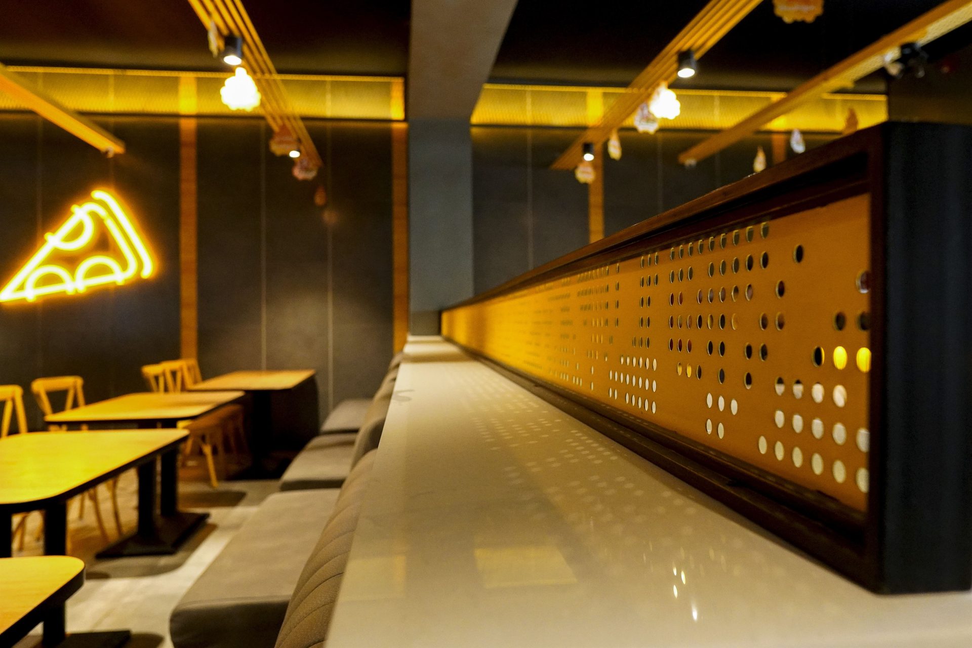 Cheezious, Jail Road – Lahore, Pakistan – MADSTUDIO