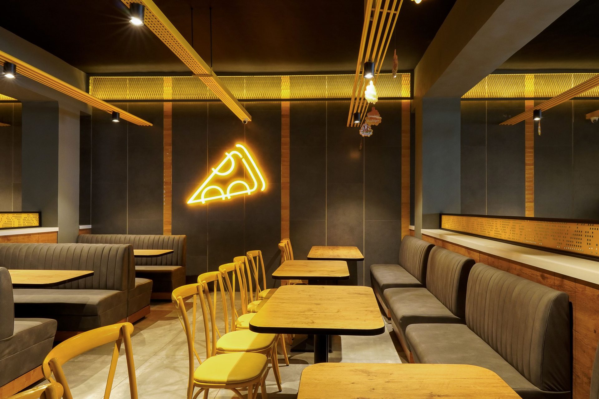 Cheezious, Jail Road – Lahore, Pakistan – MADSTUDIO